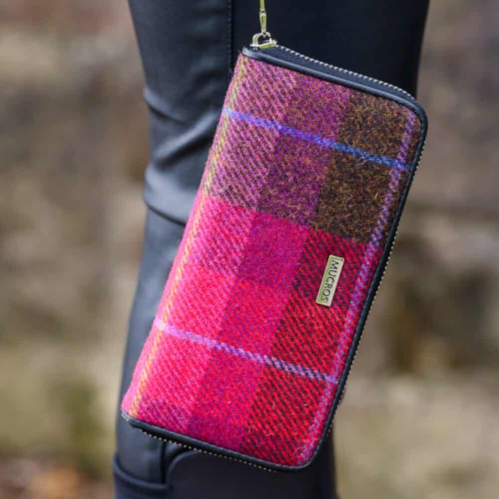 Ladies’ Irish Tweed Wallet – Red Plaid – Celtic Clothing Company